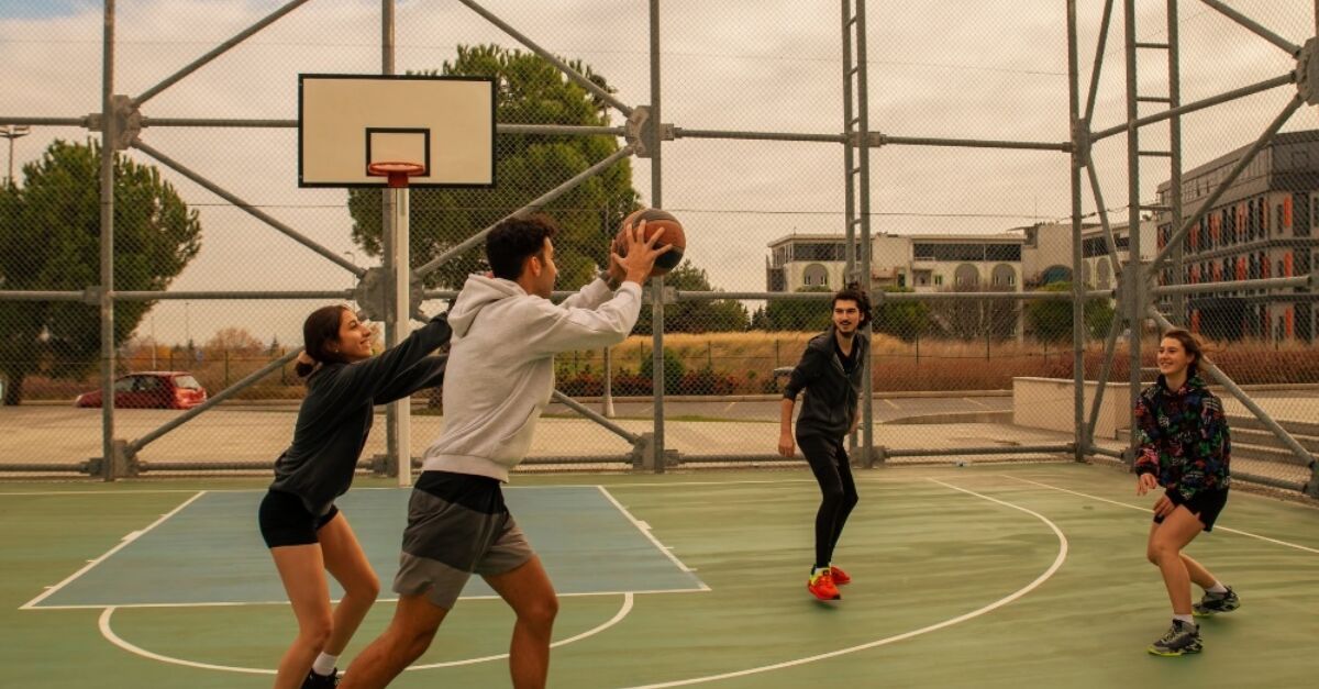 The Influence of Social Media on NBA Culture: From Players to Fans ...